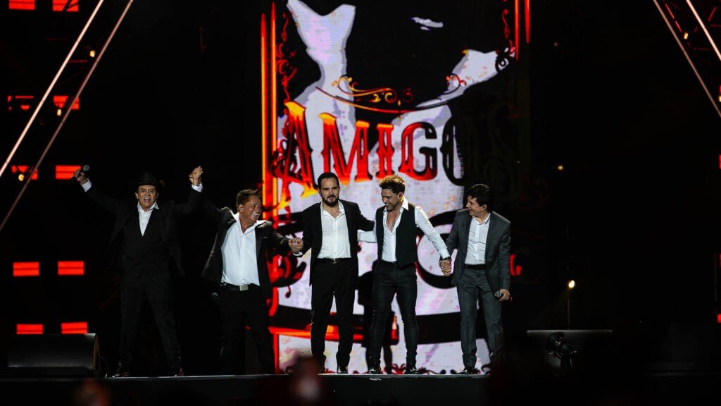 ‘Amigos’ reúnem mais de 45 mil pessoas em show no Allianz Parque ...