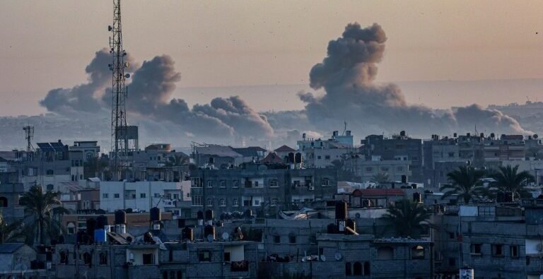 Novos bombardeios israelenses deixam dezenas de mortos na Faixa de Gaza ... Novos bombardeios israelenses deixam dezenas de mortos na Faixa de Gaza ...