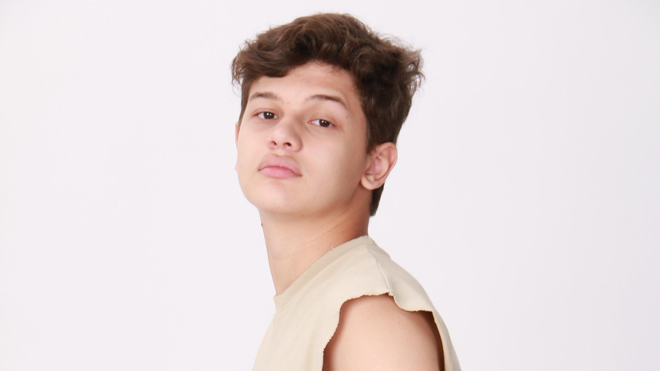 Jovem ator Gianlucca Mauad se destaca ao aparecer em três produções ...