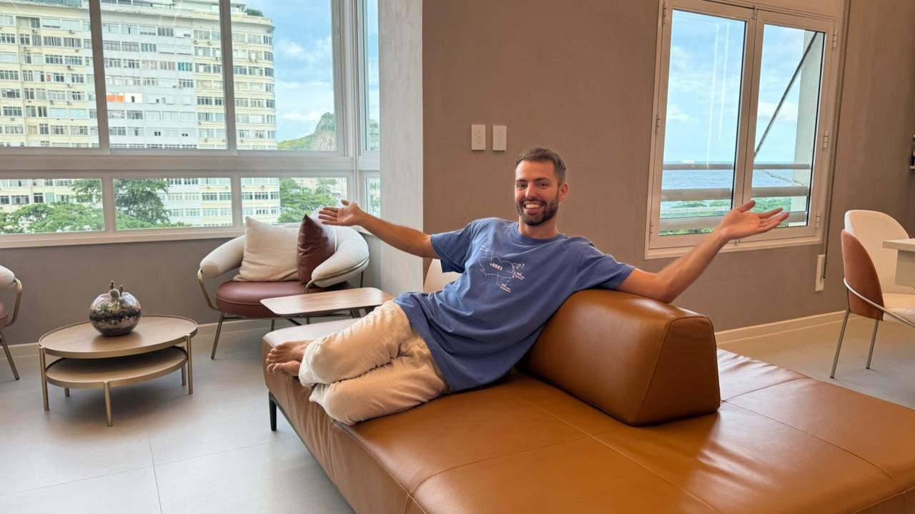 Matheus Costa retorna ao YouTube com tour da casa reformada com ...