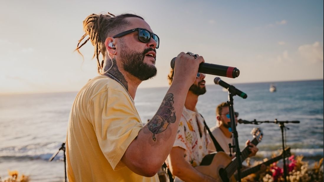 Tauã Cordel apresenta ‘Namora Comigo’, parceria com Maneva - ISTOÉ ...