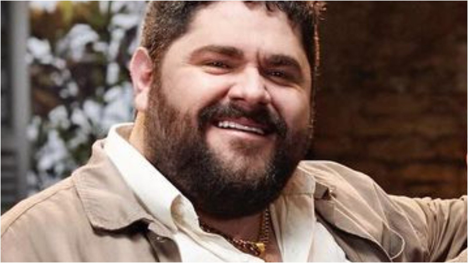 Cesar Menotti doa suas roupas para as vítimas no RS em faz campanha de ...