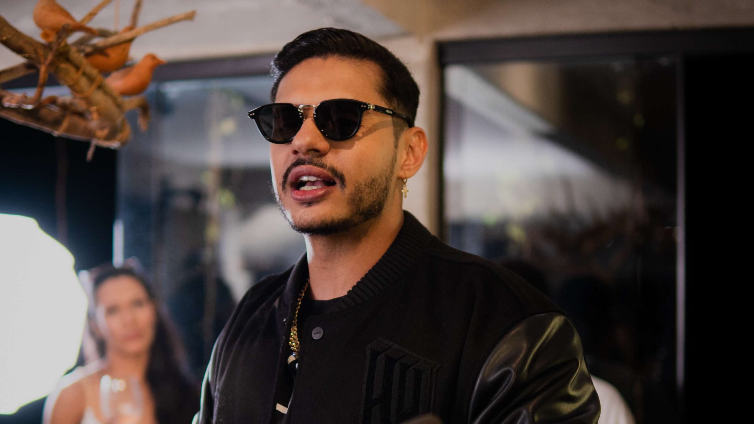 Hungria promete tocar em almas com a inédita ‘Última Vez’ - ISTOÉ ...