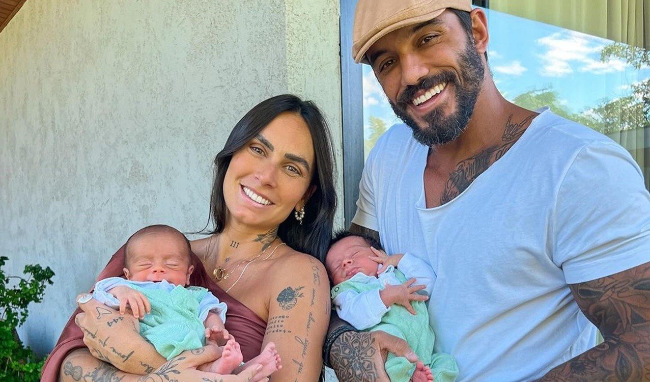 Vídeo: Influenciadora Clara Maia salva vida do filho após engasgo com ...