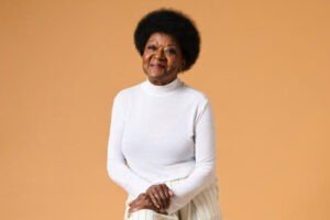 Alaíde Costa relê álbum clássico de Gal e Caetano no Sesc 14 Bis, em ...