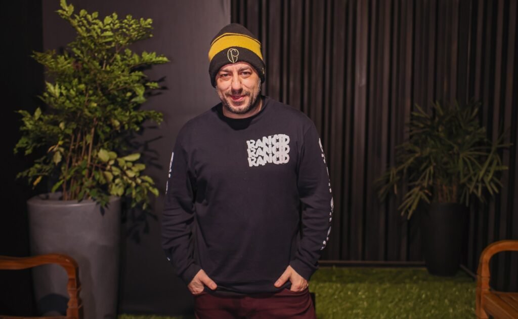 Novo álbum do CPM 22 ‘Enfrente’ reflete momento do Brasil: ‘Inevitável ...