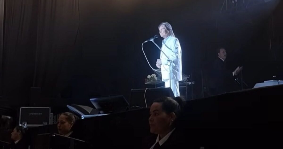 Em show, Roberto Carlos pede um minuto de aplausos para homenagear ... Em show, Roberto Carlos pede um minuto de aplausos para homenagear ...