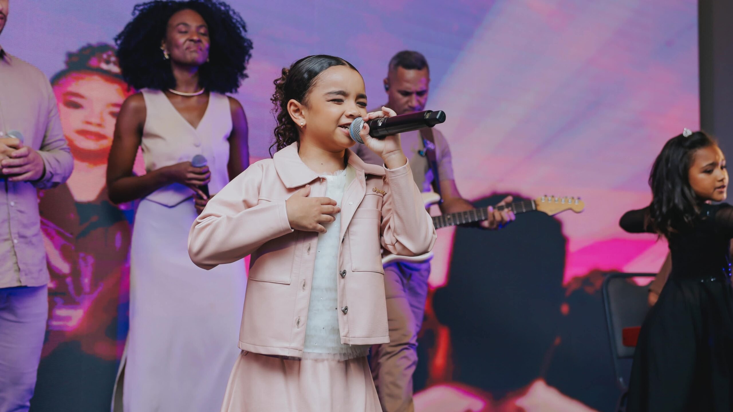 Jovem cantora Maria Pita lança novo single ‘Se Levante’ - ISTOÉ ...