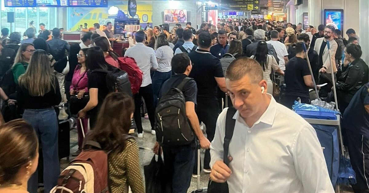 Passageiros lotam Congonhas com 13 voos cancelados da Gol - ISTOÉ ...