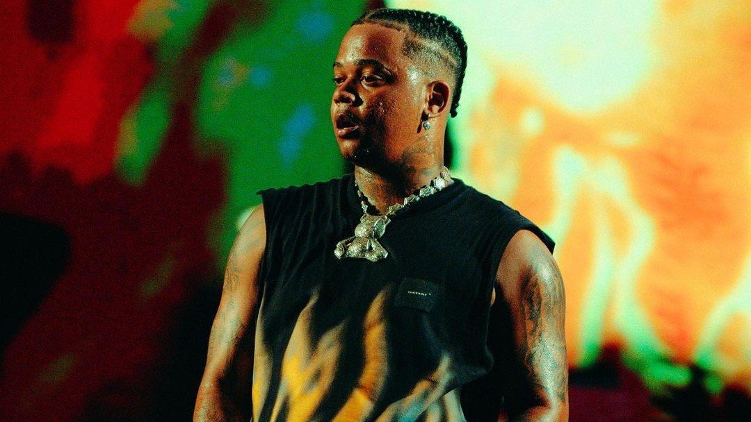 Rapper Major RD é atingido por fogo durante show no Rio de Janeiro ...