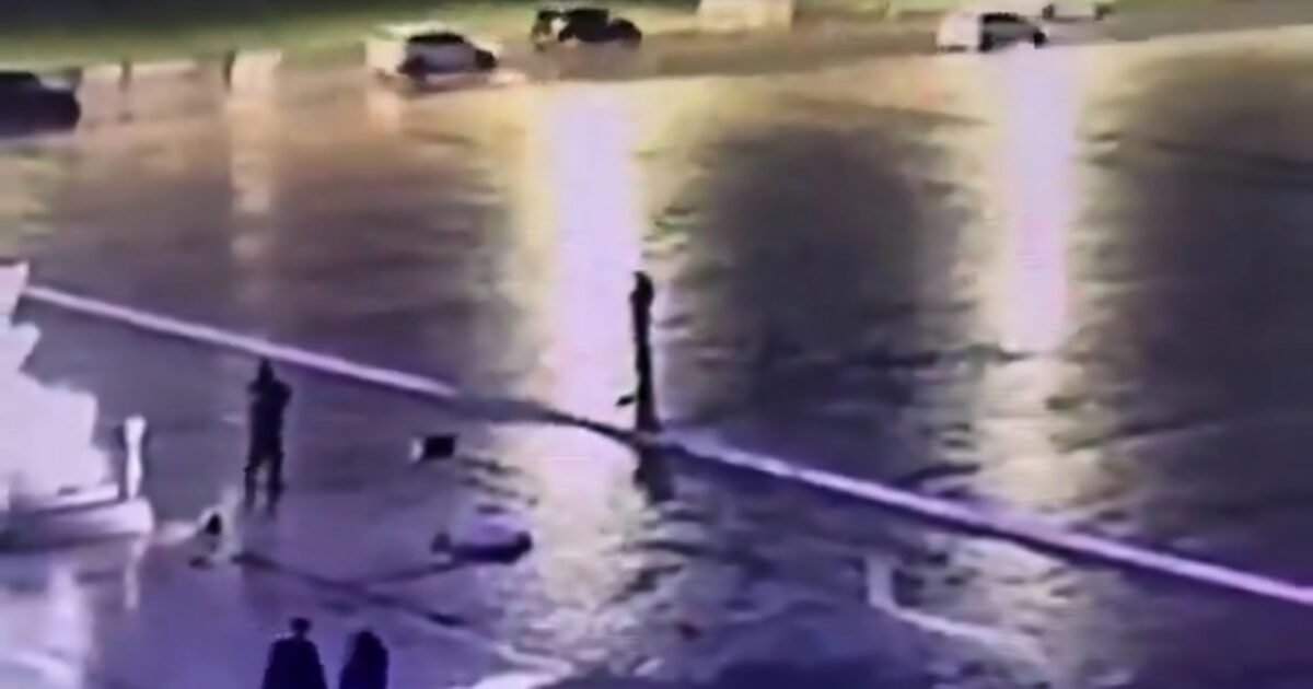 Vídeo: veja o momento em que homem ataca prédio do STF e morre após ...