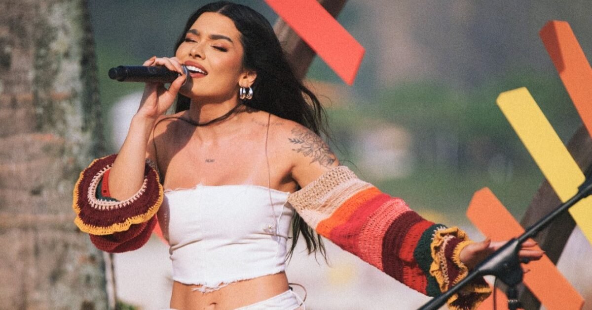 Em momento mais singelo, cantora Lary lança o single ‘Papai do Céu ...