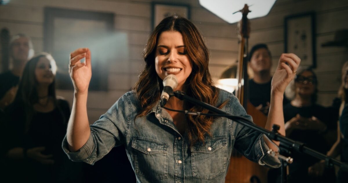 Rachel Novaes apresenta novo single ‘Em Teus Braços Estou Seguro ... Rachel Novaes apresenta novo single ‘Em Teus Braços Estou Seguro ...