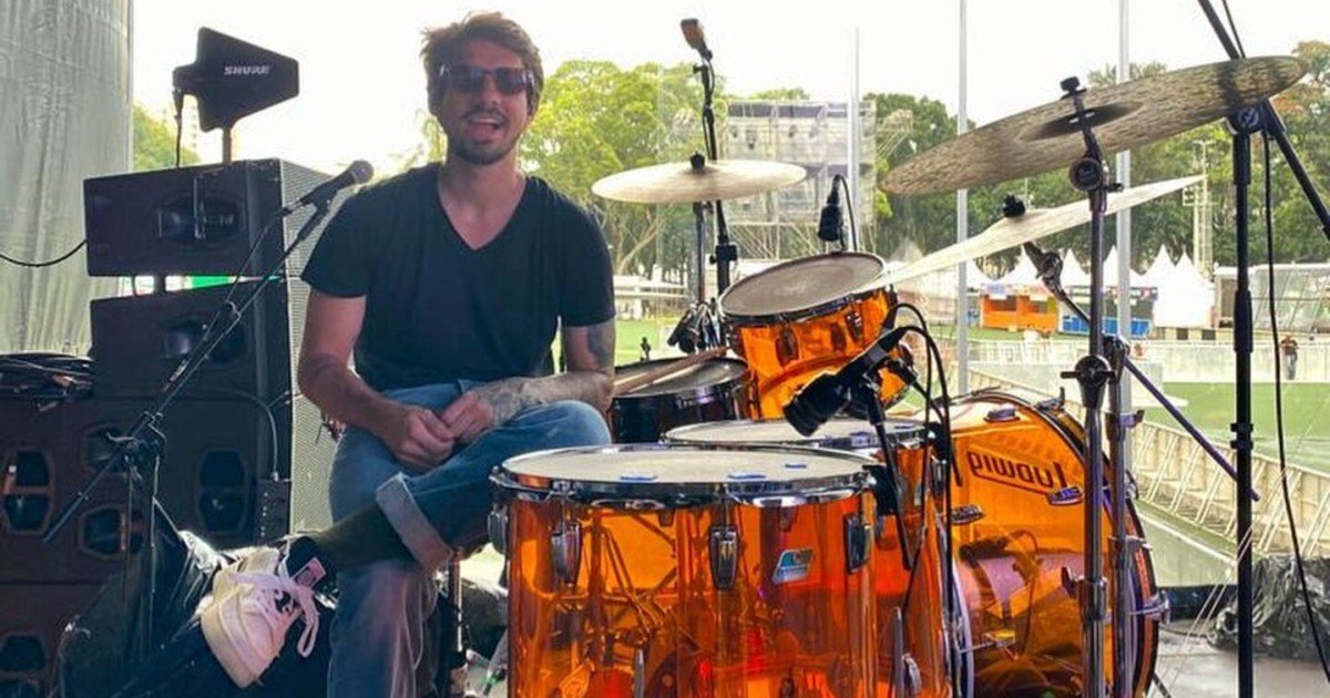 Saiba quem é o baterista primo de Sandy e Junior que chamou atenção em ...