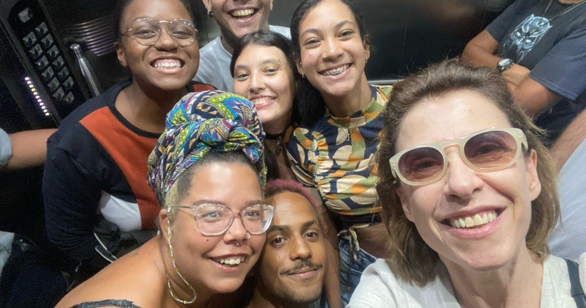 Fernanda Torres vai à Uerj ver defesa de mestrado do filho e surpreende ...