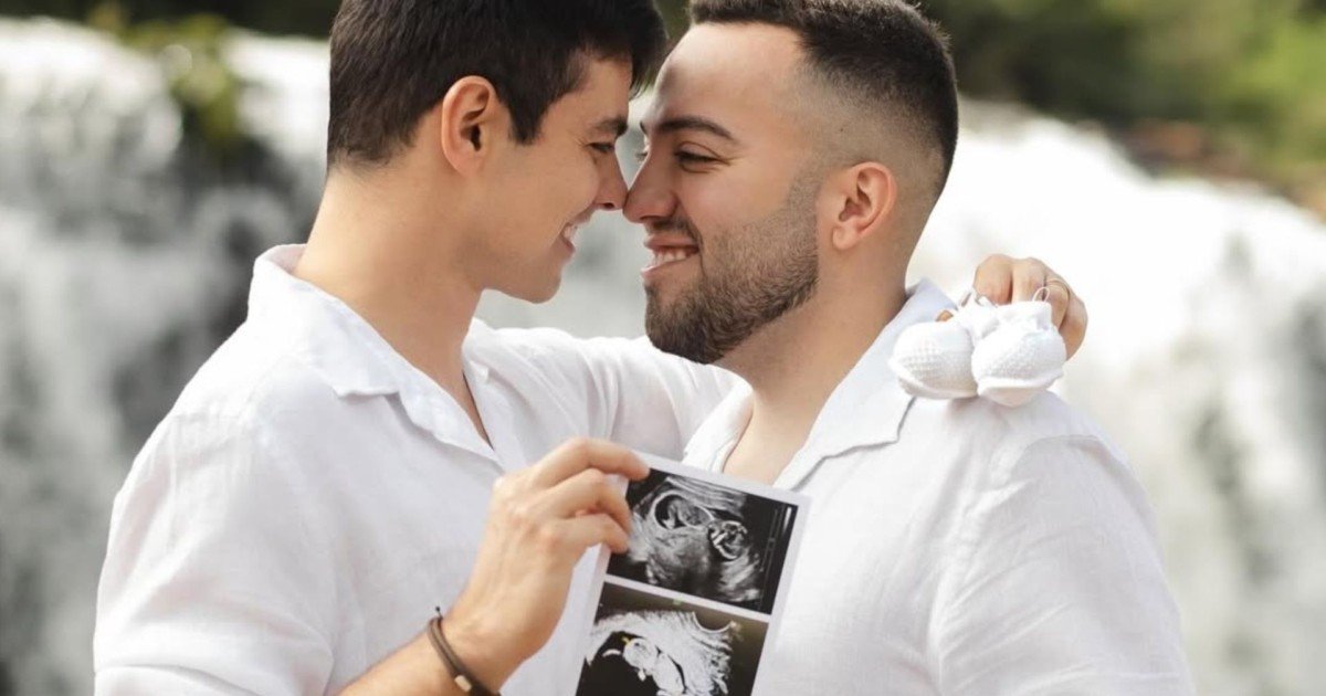Lucas Rangel e Lucas Bley mostram barriga que gera o primeiro filho do ...