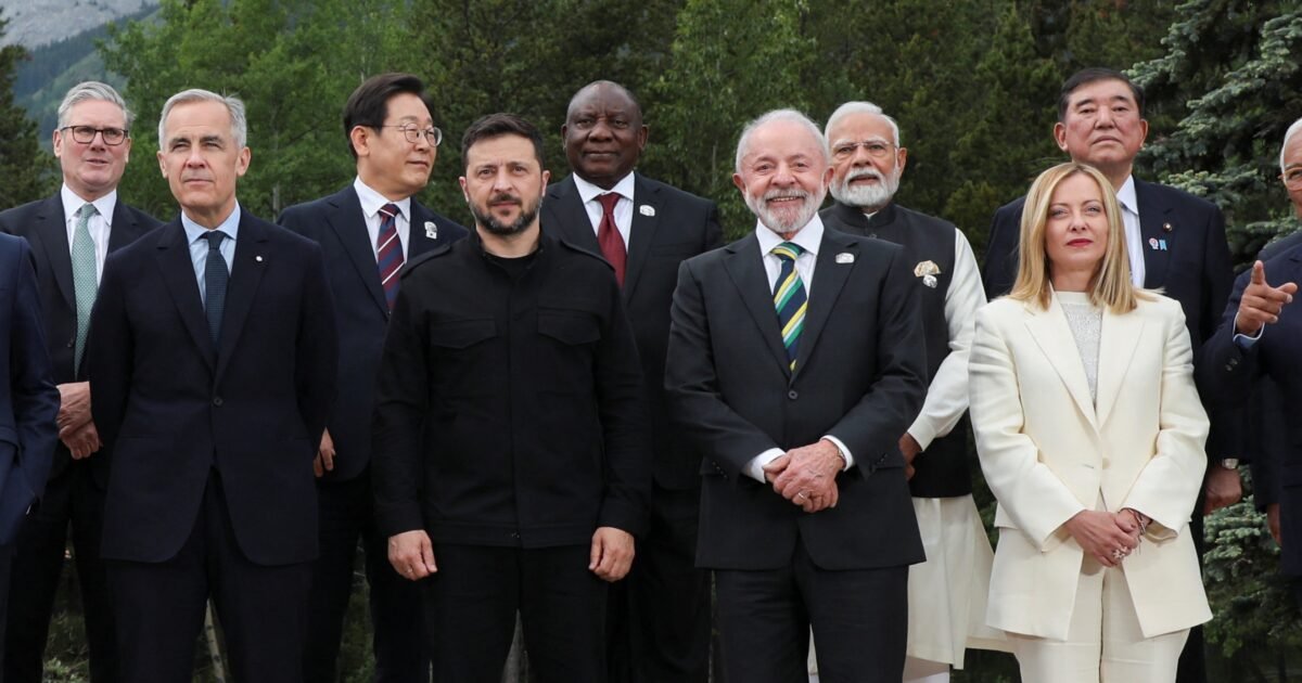 Lula posa ao lado de Zelensky em foto do G7; veja - ISTOÉ Independente