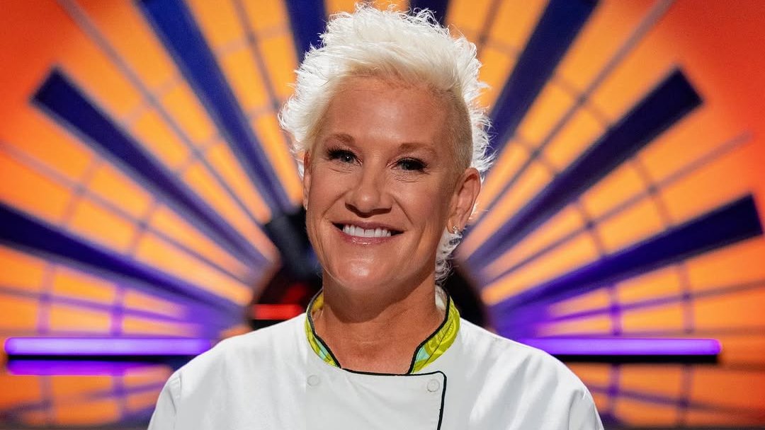 Chef e apresentadora Anne Burrell morre aos 55 anos - ISTOÉ Independente