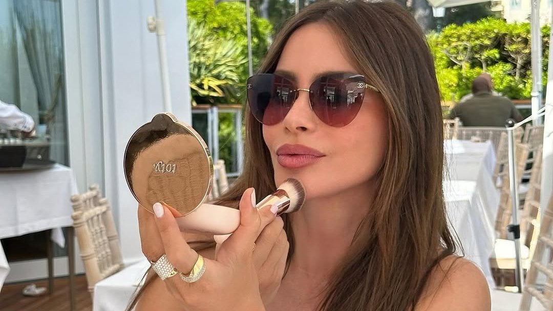 Aos 52 anos, Sofia Vergara renova bronzeado e ganha elogios dos fãs: ‘Maravilhosa’ - ISTOÉ ...