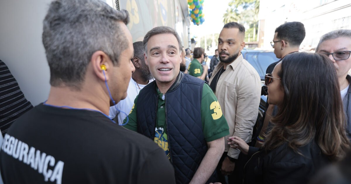 Jorge Messias da AGU e ministro do STF André Mendonça comparecem à ...