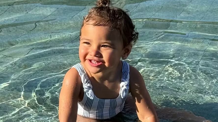 Filha de Neymar e Bruna Biancardi, Mavie dá show de fofura na piscina - ISTOÉ Independente