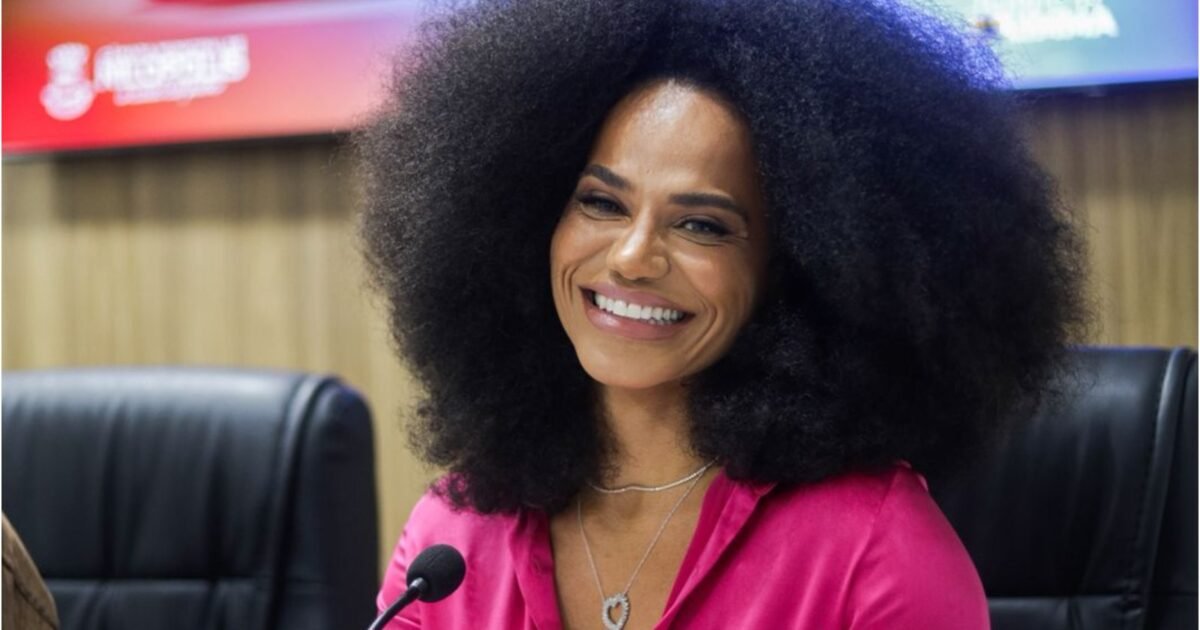 Savia David participa de ato em defesa a comunidade LGBTQIAPN+ no Rio ...