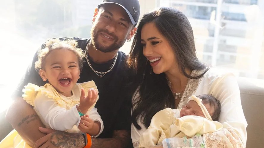 Bruna Biancardi posta foto com Neymar e filhos e se declara: ‘Nós’ - ISTOÉ Independente