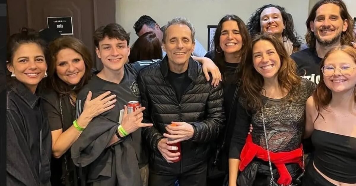 Filho de Tony Bellotto mostra a família no 1º show do pai após cirurgia ...
