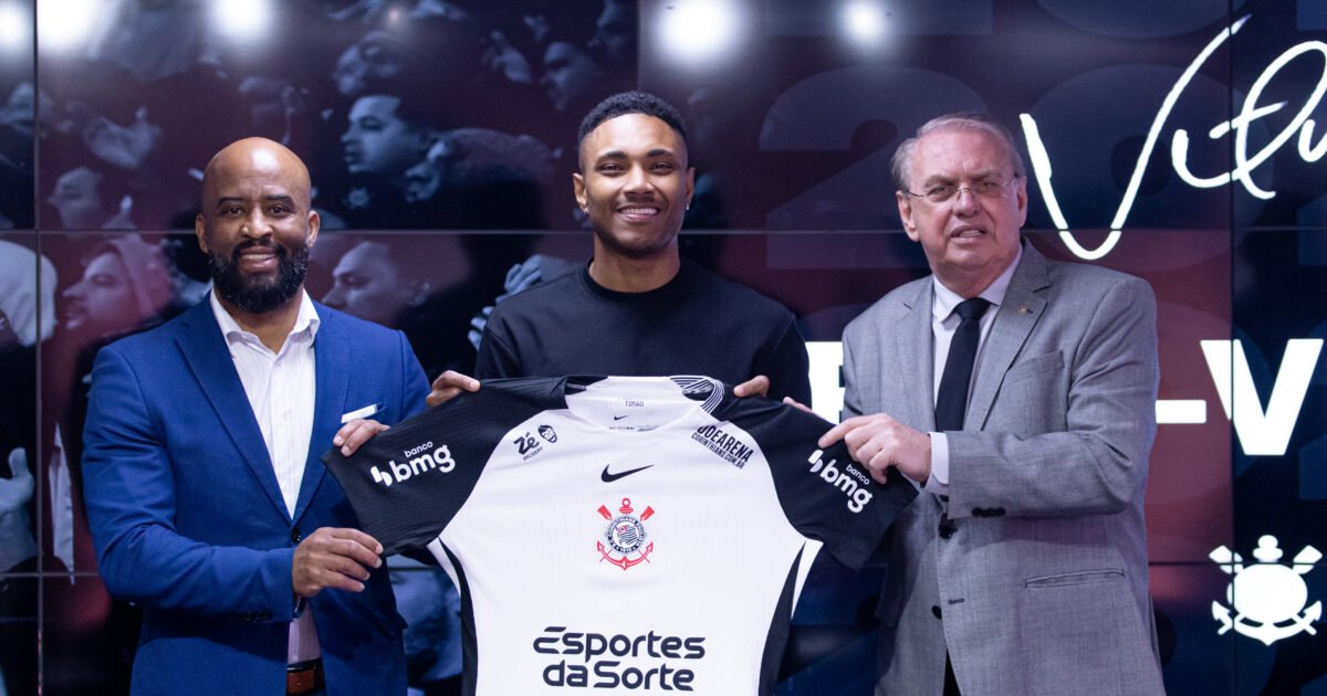 Vitinho é oficializado no Corinthians e assina até dezembro de 2026 ...
