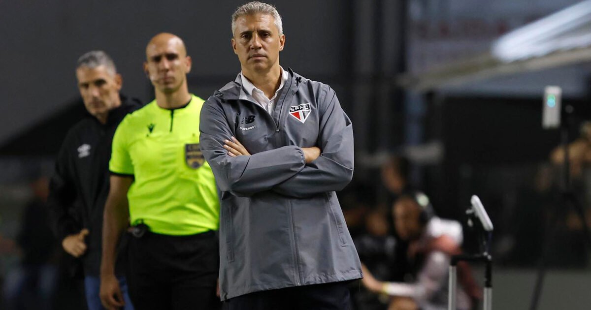 Crespo desvia de comentar política do São Paulo, mas admite: ‘Cenário que não ajuda’ - ISTOÉ ...