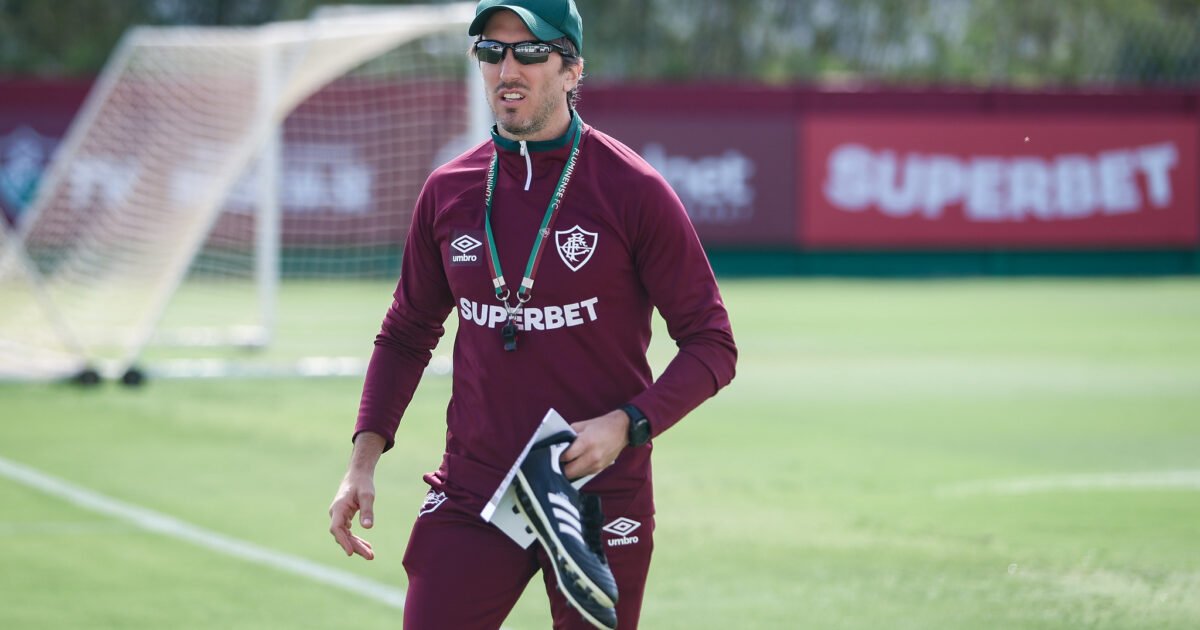 Presidente do Fluminense apresenta Zubeldía, mas não esconde mágoa com ...
