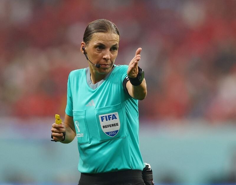 Stephanie Frappart completa jornada como primeira árbitra em Copa do ...