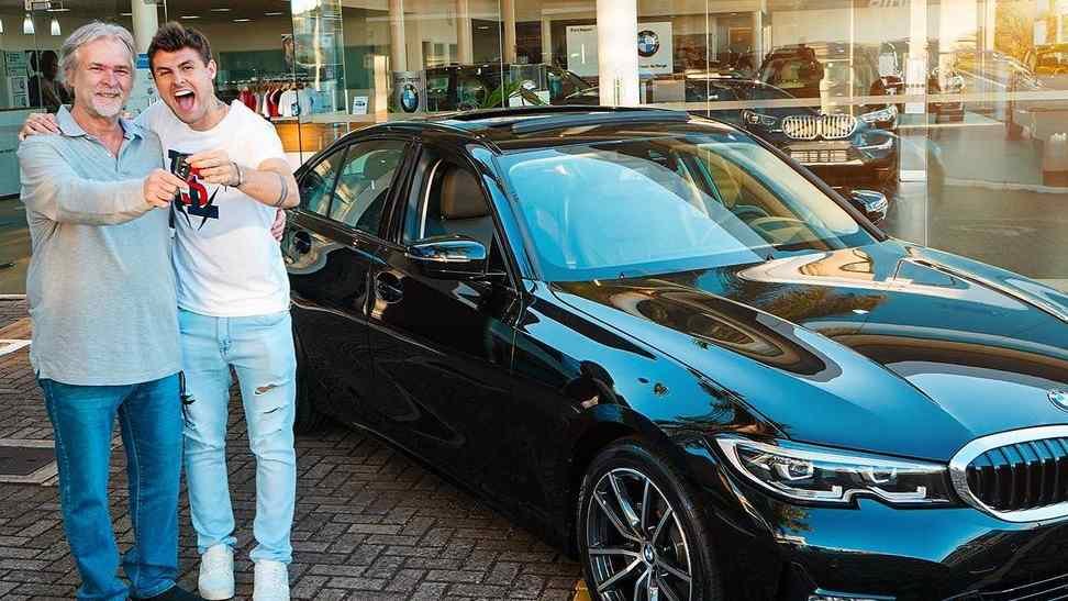 Youtuber Rezende presenteia pai com BMW de R$ 253 mil - ISTOÉ Independente