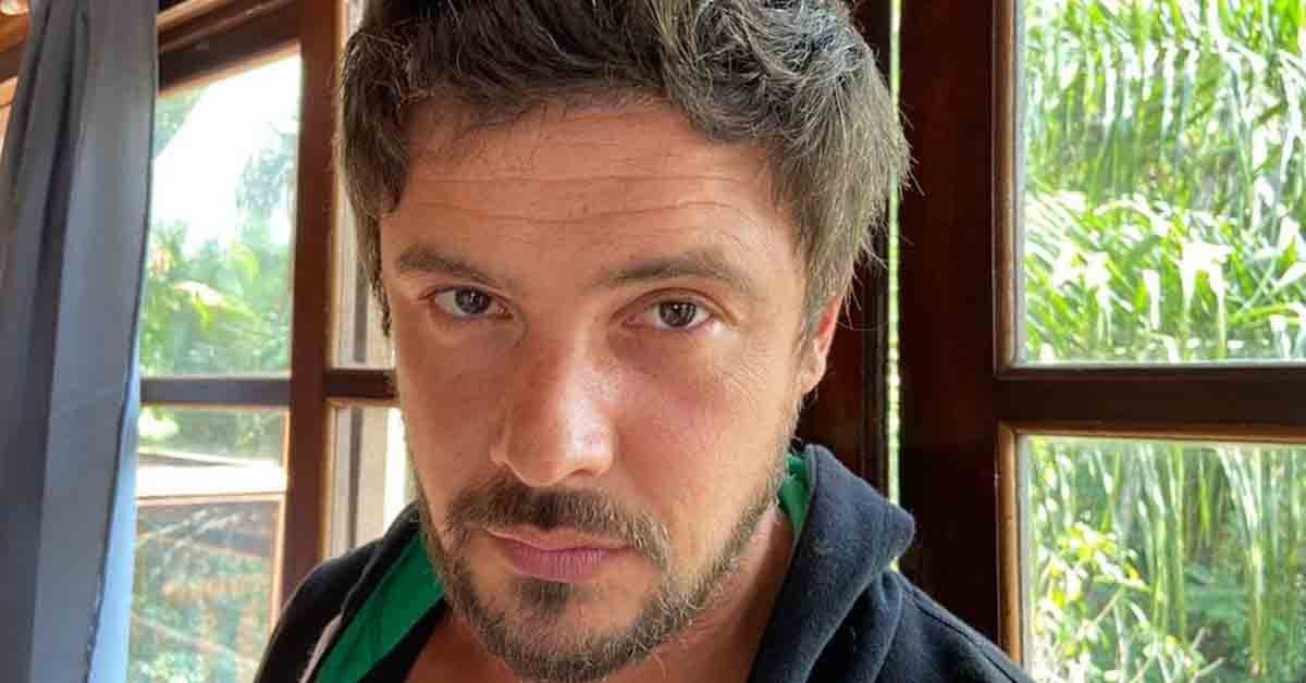 Sergio Guizé estreia turnê do álbum 'À Deriva' em São Paulo - ISTOÉ ...