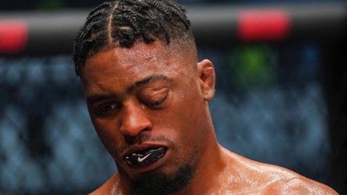 Combate de MMA termina após lutador ficar com olho praticamente ...